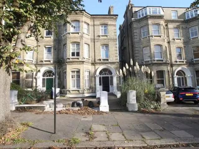 New 1 bedroom flat for rent in The Drive, Hove, East Susintera.