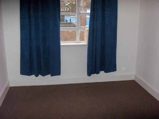 Nice 1 bedroom flat for rent located 1 min away from Archway tube!