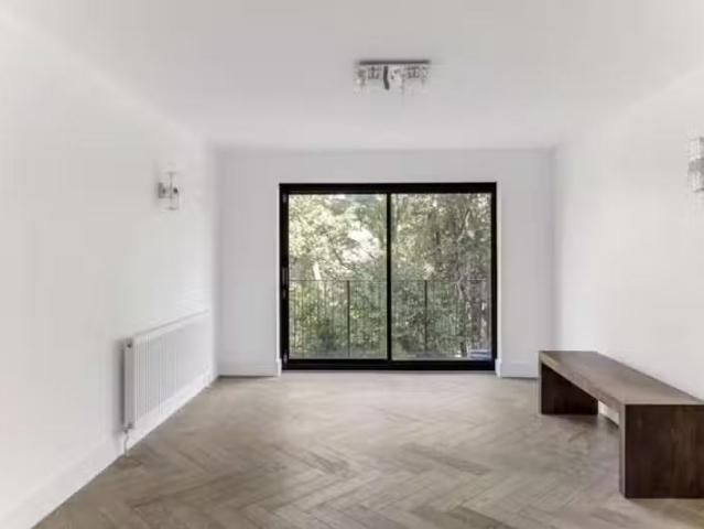 Unique 1 bedroom flat to rent in Temple Fortune, NW11