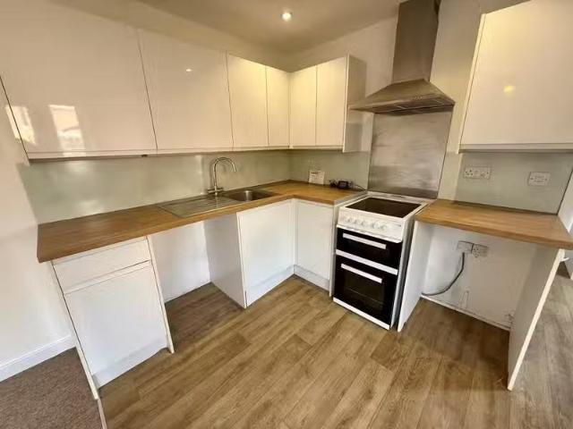 Unique 1 bedroom ground floor flat for rent in West Way, Littl.
