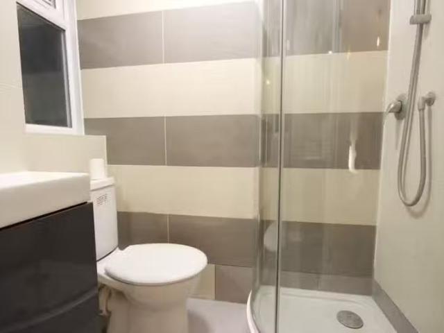 Cheap 1 bedroom house of multiple occupation for rent in Goldi.