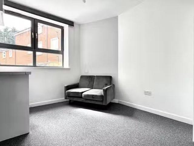 Rental! 1 bedroom house share for rent in Blackswarth Road, Br.