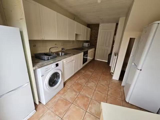 Cheap 1 bedroom house share for rent in Cherry Way, AL10