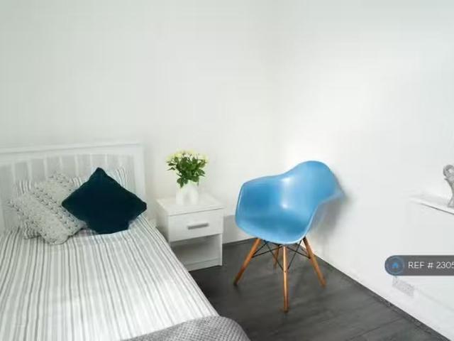 For Rent! 1 bedroom house share for rent in Hughes Street, Bur.