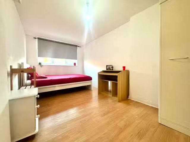 Just in! 1 bedroom house share for rent in Room lets Student.