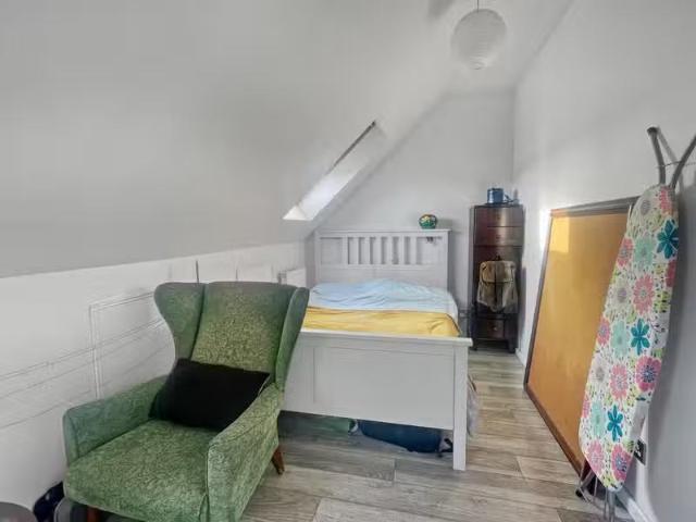 Rental! 1 bedroom house share for rent in Room 7, Paget road.