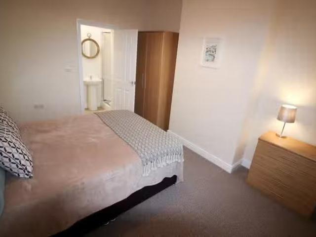 Just in! 1 bedroom house share for rent in St Vincent Avenue.