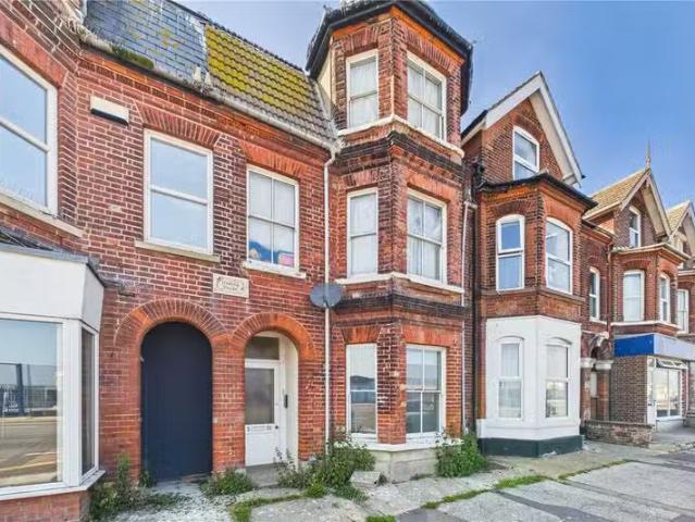 Nice 1 bedroom Mid Terrace Flat to rent, Battery Green Road, L.