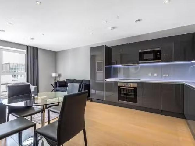Charming 1 bedroom property to let in Cassia Point, 2 Glasshou.