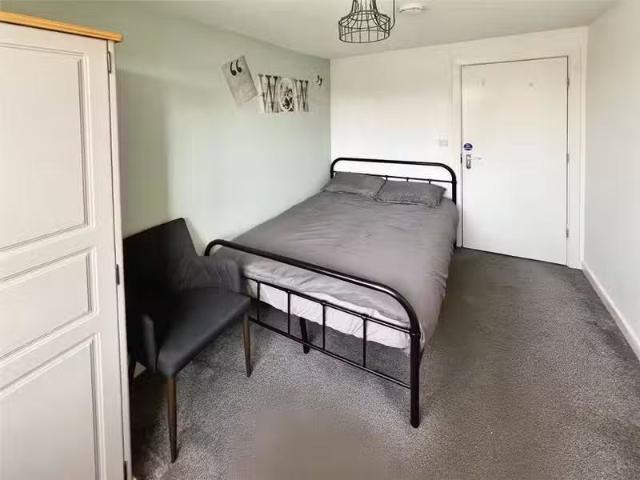 Charming 1 bedroom Property to rent, Colliery Road, Church Gre.