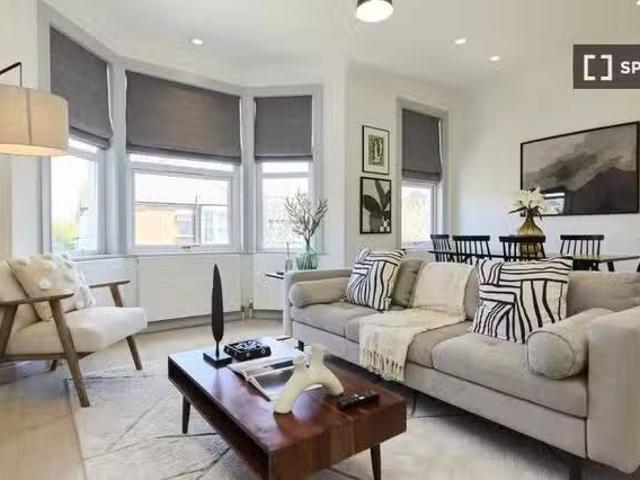 Deal! 1 BR 3 bedroom apartment for rent in Brent, London