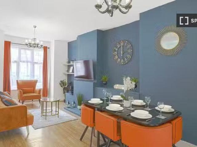 Cheap 1 BR 3 bedroom apartment for rent in London