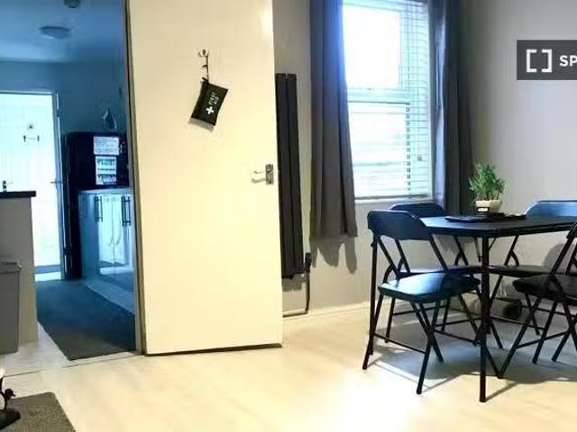 For Rent! 1 BR 3 bedroom apartment for rent in Nottingham