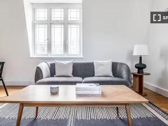 Cheap 1 BR 2 bedroom apartment for rent in Marylebone, London