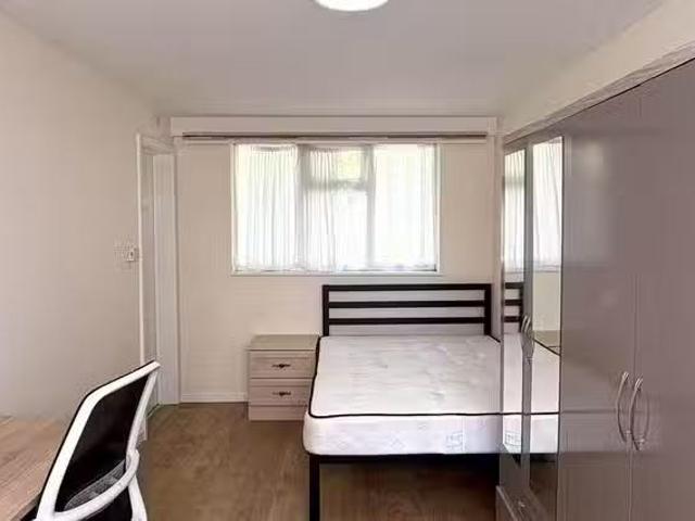 Nice 1 BR 5 Aldrin Way Studio Cannon Park Studio