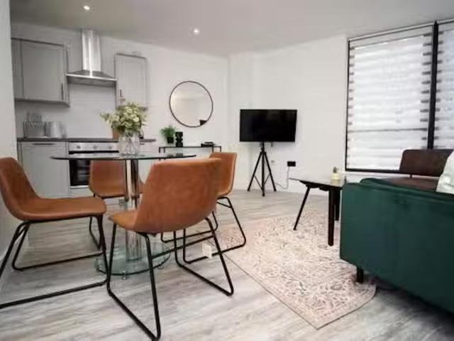 New 1 BR Clarence Street, Swindon