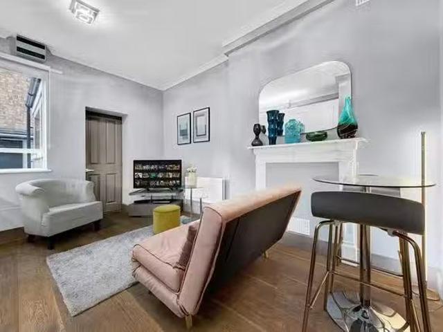 New 1 BR Cleveland Street, London