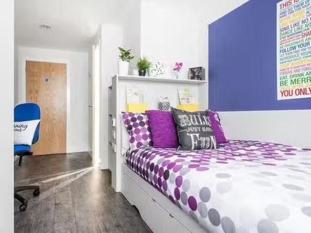 Rental! 1 BR Ablett House Classic Ensuite