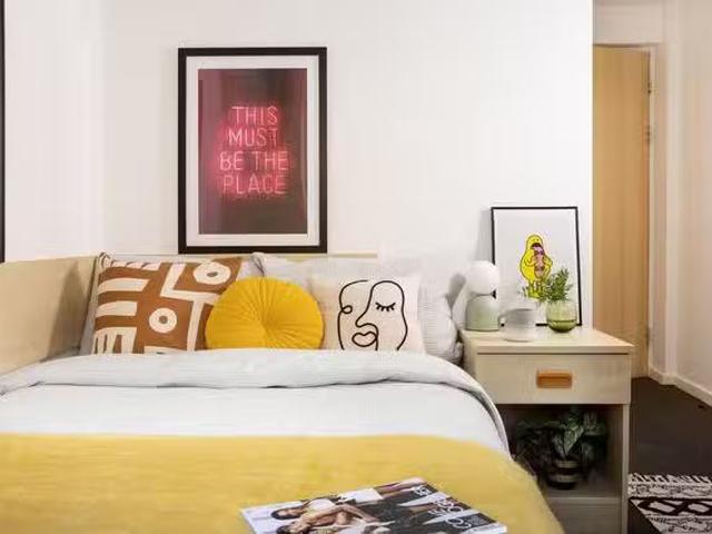 For Rent! 1 BR Atlantic Point Classic En Suite