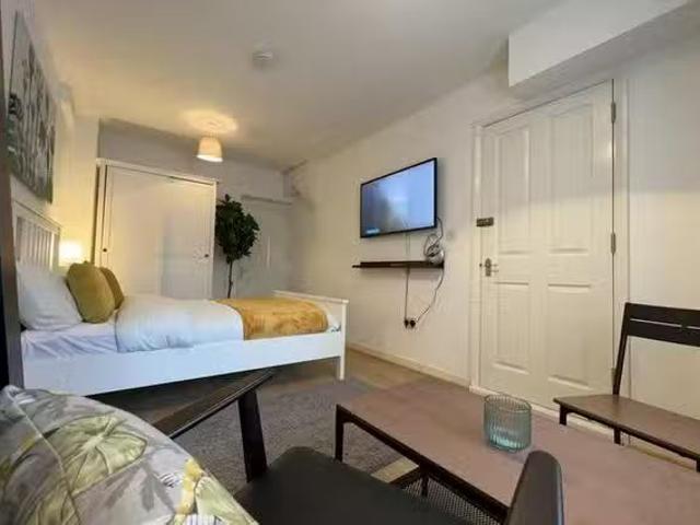 Just in! 1 BR Bowness Road