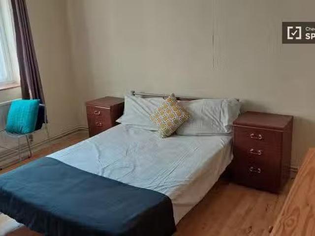 Just in! 1 BR Big room in airy 4 bedroom flat in Wandsworth, L.