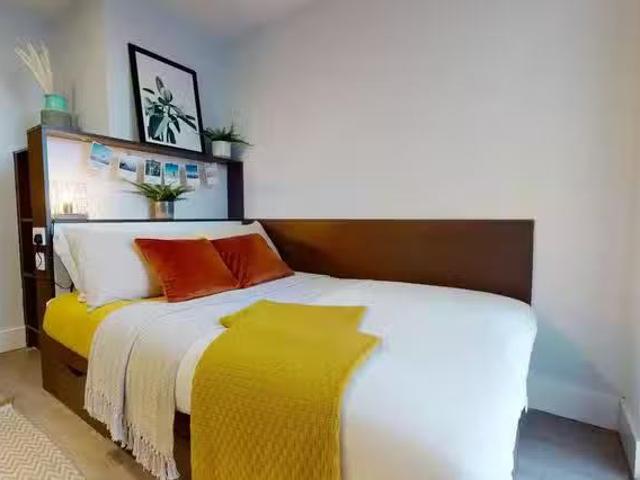 Cheap 1 BR Gold En Suite Premium