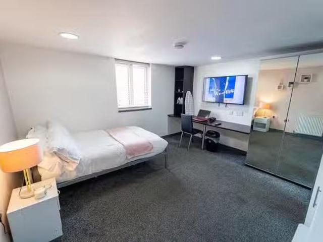 Nice 1 BR Dale Road