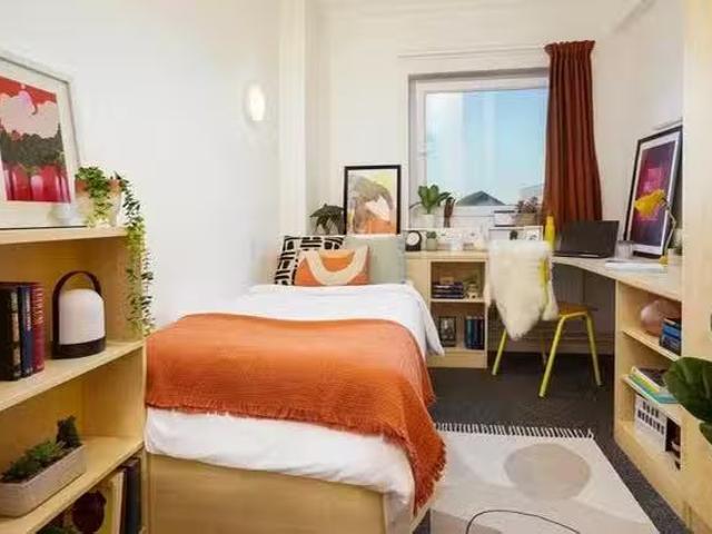Cozy 1 BR James Watt Large Standard Single Ensuite