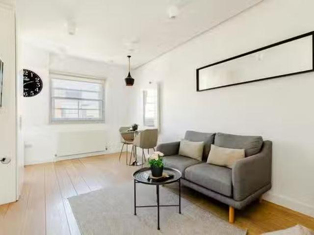 Deal! 1 BR Old Compton Street, London