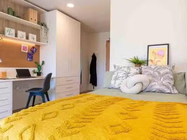 Cheap 1 BR Longwood Place Silver En Suite