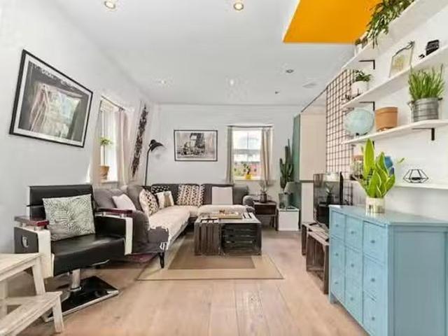 Charming 1 BR Scarborough Street, London