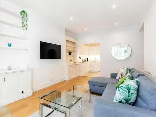 Nice 1 BR Sinclair Road, London