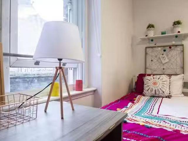 Just in! 1 BR St Andrews Court Classic Studio