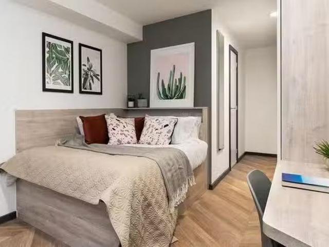 New 1 BR Steelworks Bronze En Suite