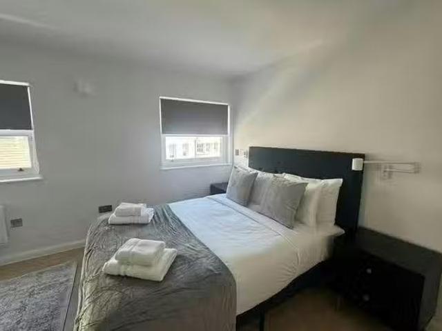 Nice 1 BR Stockwell Street, London