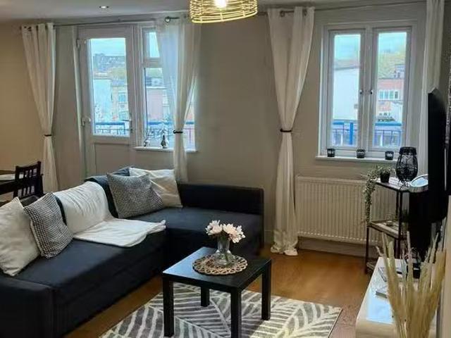 Cheap 1 BR Poplar High Street, London