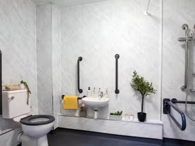 Just in! 1 BR Piccadilly Court Classic Ensuite