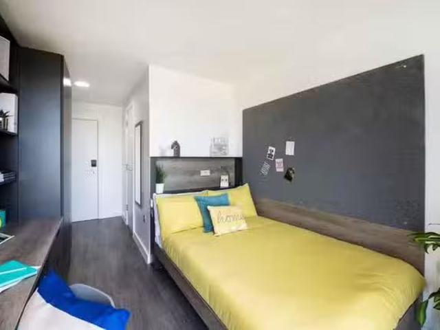 Rental! 1 BR Premium En Suite