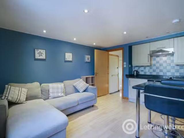 For Rent! 1 BR Property to rent in 71 Holburn Street, Aberdeen.