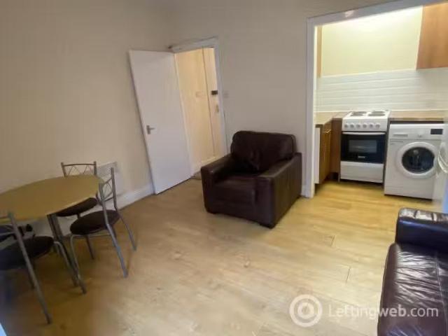 For Rent! 1 BR Property to rent in 15 Rosefield Street, Dundee.