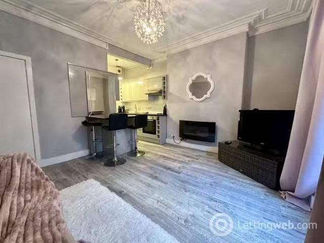 New 1 BR Property to rent in 28 Ashvale Place, Aberdeen, AB10.