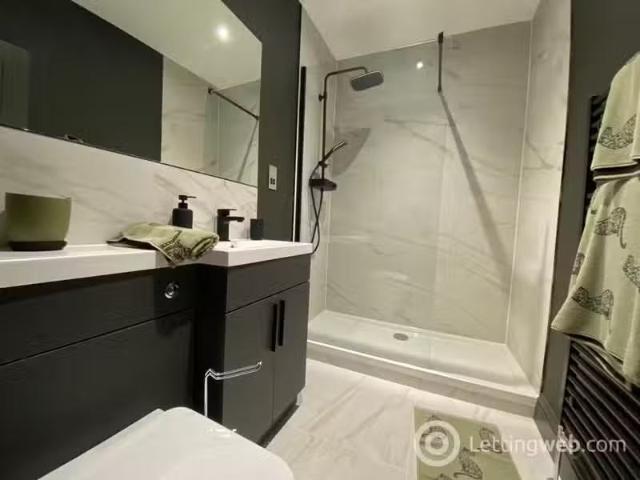 Unique 1 BR Property to rent in 2 Fraser Street, Aberdeen, AB2.