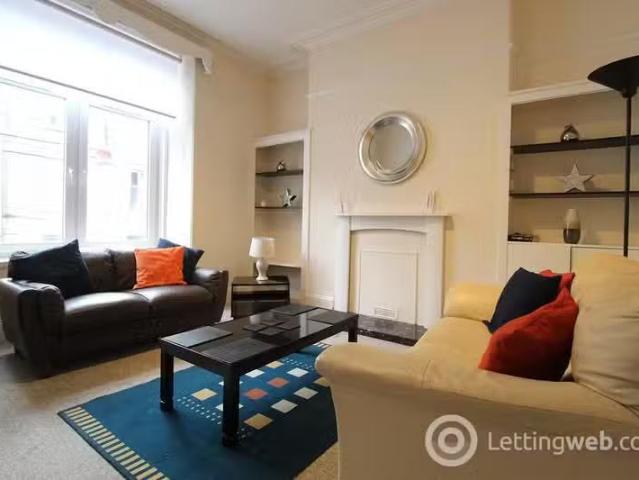 Cozy 1 BR Property to rent in Wallfield Place, First Floor Rig.
