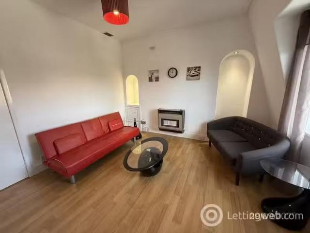 Deal! 1 BR Property to rent in Whitehall Place, Flat 8, Top Fl.