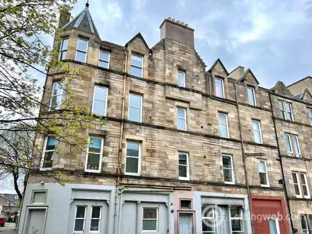 Cozy 1 BR Property to rent in Balfour Street, Leith, Edinburgh.