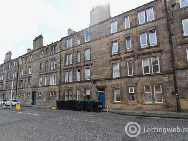 Cozy 1 BR Property to rent in Broughton Road, Broughton, Edinb.
