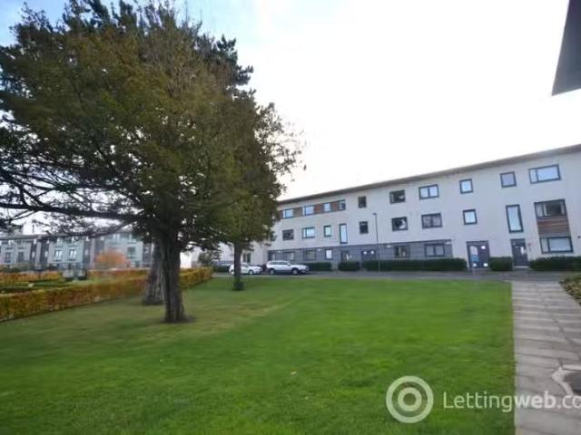 Unique 1 BR Property to rent in Burnbrae Drive, Edinburgh, EH1.