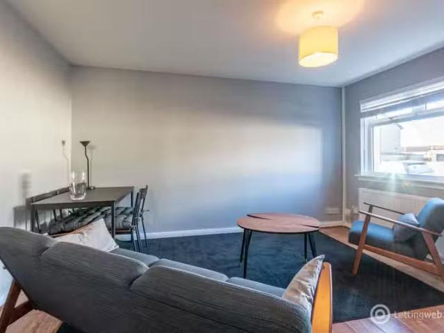 Cozy 1 BR Property to rent in Cleikiminfield, Edinburgh, EH15.