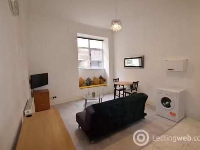 Nice 1 BR Property to rent in Duke Street, Leith, Edinburgh.