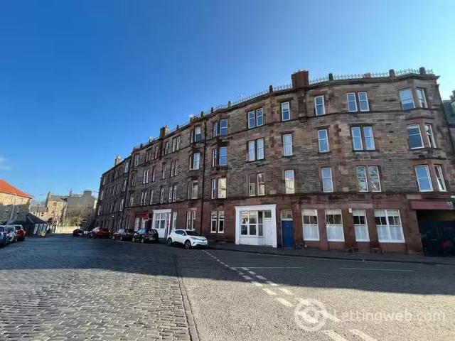 Nice 1 BR Property to rent in Eyre Place, New Town, Edinburgh.